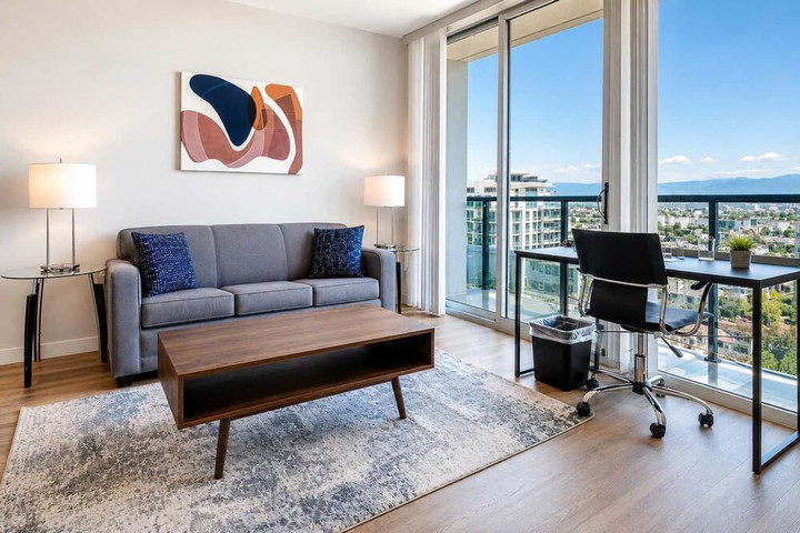 Spacious Harbor Apt With Balcony, Gym And Pool - Norwalk, CT