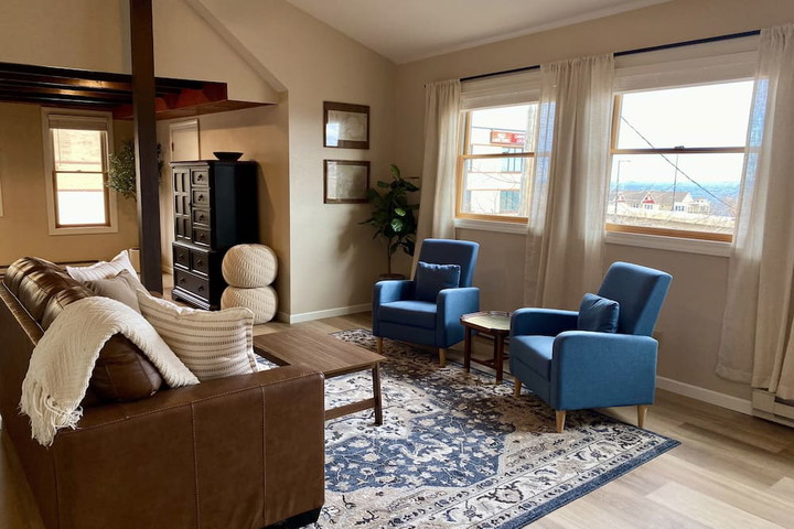 The Barn-spacious, Renovated Barn Apartment Walking Distance To Lake Superior. - Duluth, MN