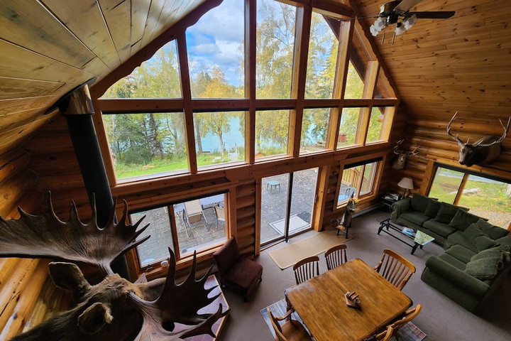 Close To Soldotna, Large Home On The Kenai River.  Sleeps 15, 7 Bedrooms, 6 Bath - Soldotna, AK