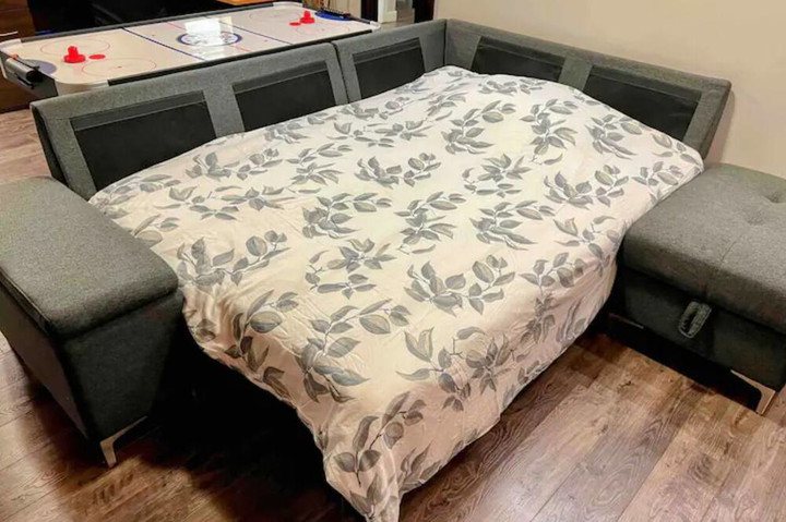Suite Spacieuse 1 Chambre Au Sous-sol Avec Parking Gratuit Près De Cfb, Rmc & Centre-ville. - Kingston, Ontàrio, Canadà