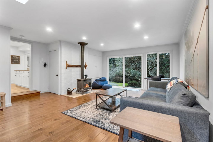 Kirkland Luxury Getaway With Backyard & Workspace! - Bothell, WA