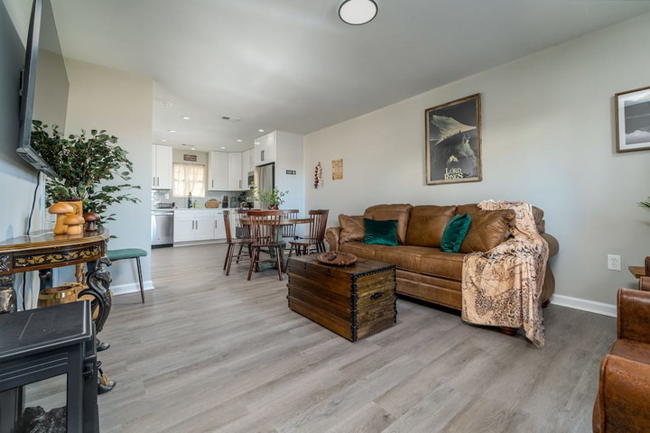 Hobbiton Charm 2 Br Townhouse With Lotr Inspired Theme. - Gainesville, GA