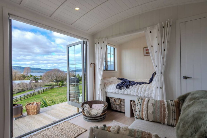 The Shepherds Legacy Hut With Lake And Mountain Views/pet Friendly -