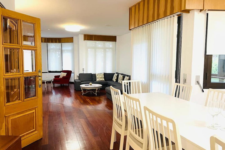 Amplia Villa En Jaca Con Piscina Privada Y Jardín - Jaca