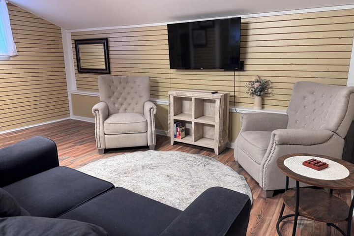 Stylish 4br Loft Sleeps 8 Prime Location - Oswego, NY