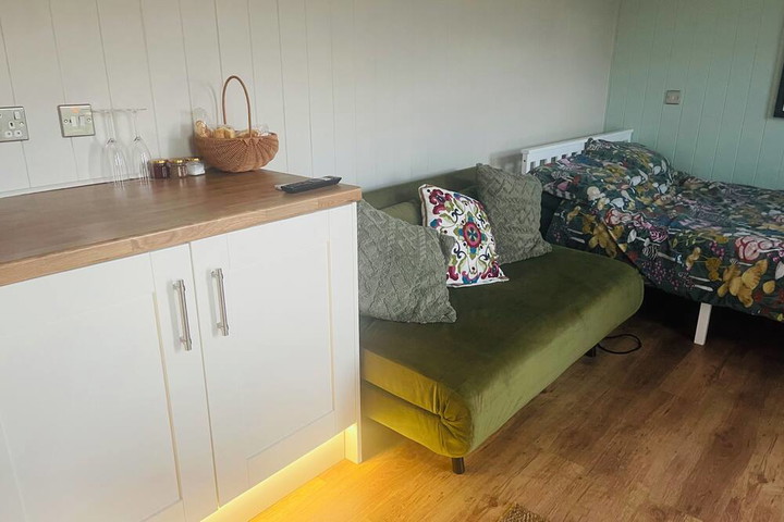 Whitethorn Is A Charming  Shepherds Hut With Private Hot Tub - Scotland