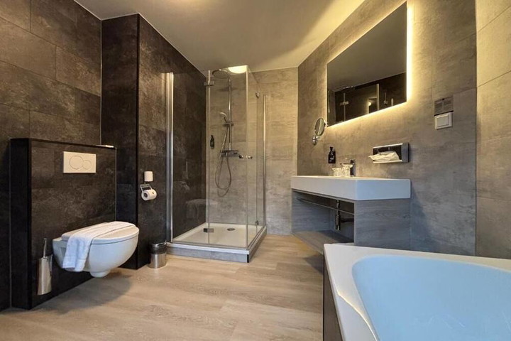 Comfort Awaits In Scenic Room Perfect For Relaxation! Indoor Pool, Free Parking! - Groesbeek