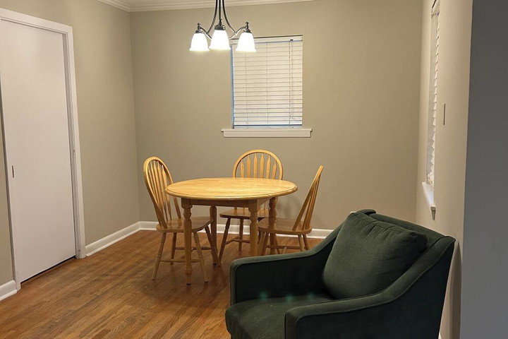 Safe, Spacious, And Comfortable 4 Bed 3 Bath House In Midtown Shreveport - Shreveport, LA