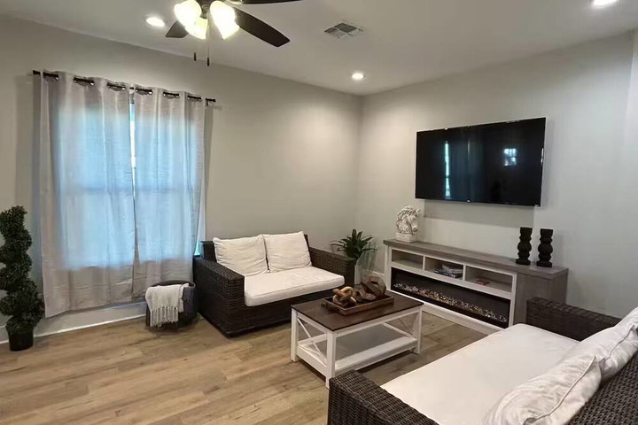Holiday On The Concho Green 3br2.5ba - San Angelo, TX