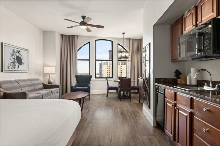 New Orleans | Compact City Retreat | Pool + Fitness - New Orleans, LA