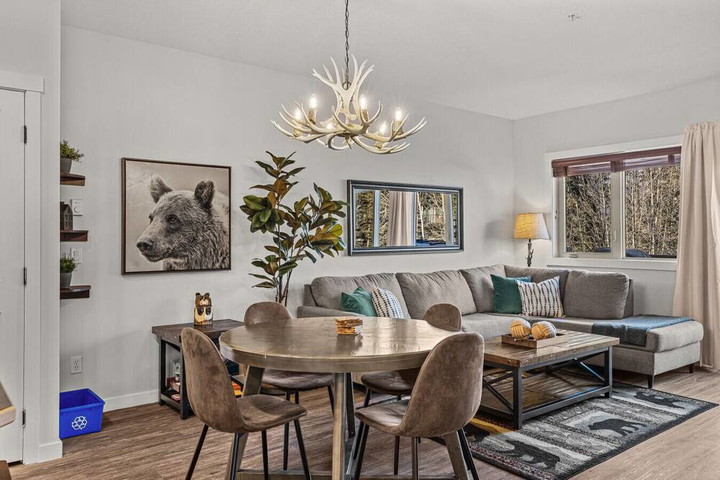 102 - 101 Montane Road · Stunning Condo W/ Pool, Hot Tubs, Gym - Alberta