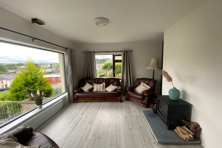 Wild Atlantic Way! Large Home Near Town Centre King Beds Projector - Donegal