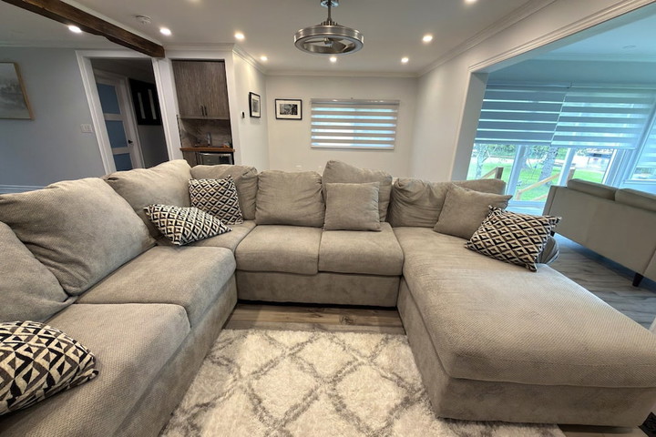 Modern Pigeon Lake Waterfront Cottage | 3br + Fireplace - Bobcaygeon