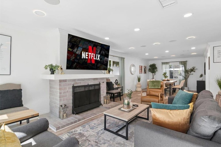 Quiet Canyon Luxury 4br | Ping Pong & Bbq - Los Angeles