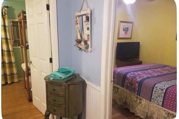 Hideaway Sleeps 8 Dog Friendly Hot Tub Steps To Beach Full Beach Gear - Dunedin, FL