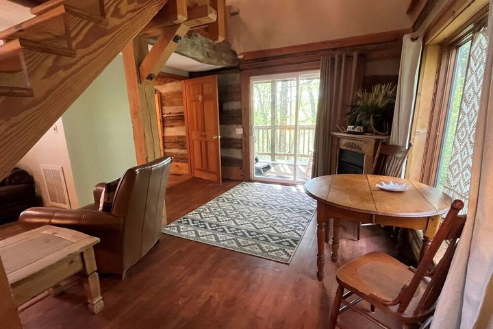 Frontier Cabin In The Heart Of Hocking Hills With Wi-fi & Spectrum Tv. - Logan, OH