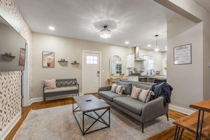 6 King Beds + Walk To Streetcar + Balcony - Kansas City