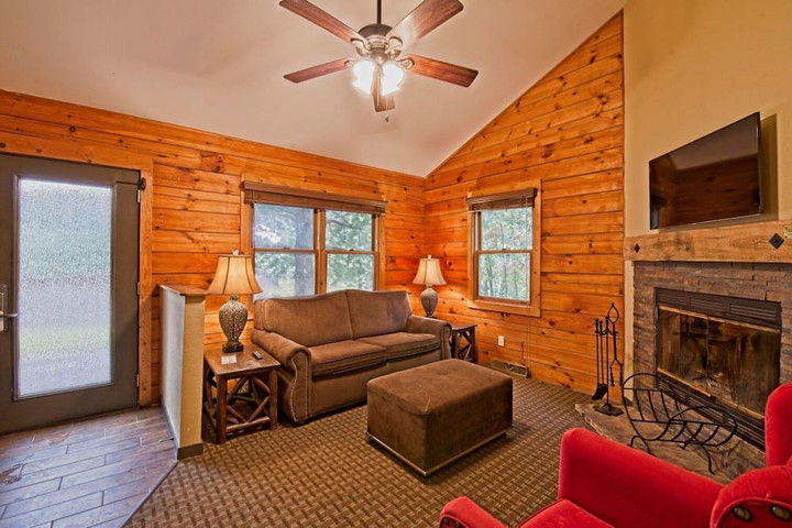 Wisconsin Dells | Waterpark Launchpad | Pools + Golf | 2br - Baraboo, WI