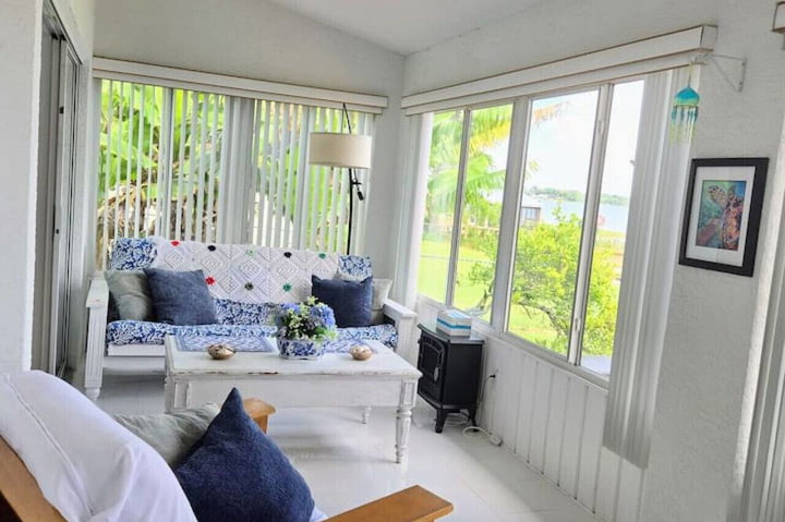 Peaceful Lakeside Retreat - Winter Haven