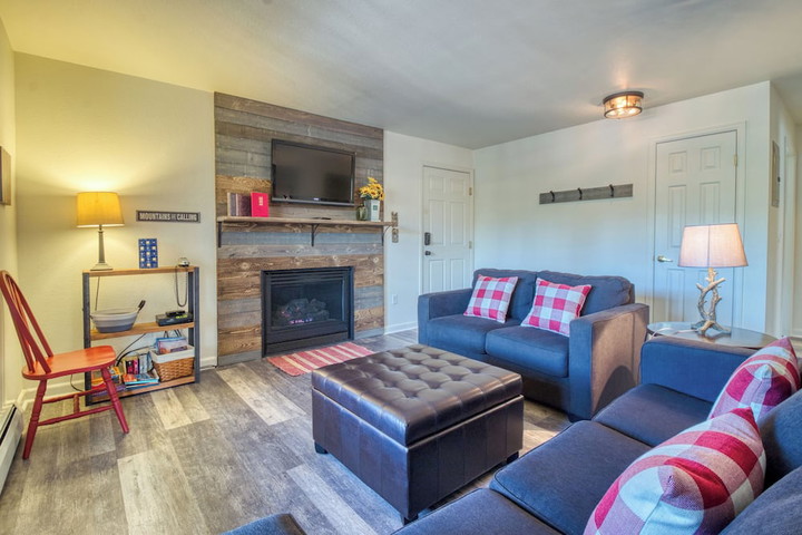 Relaxing Condo In Estes Park W/ A Full Kitchen, Gas Fireplace, & Furnished Deck - Estes Park, CO