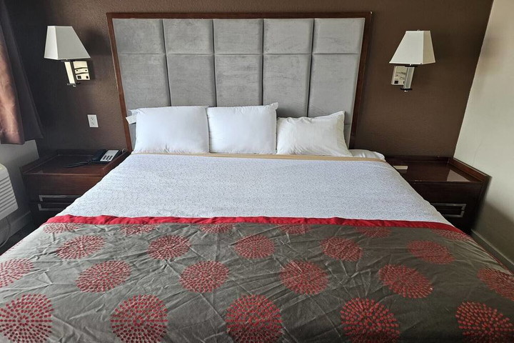 Queen Bed|smoking|omaha Ne - Nebraska