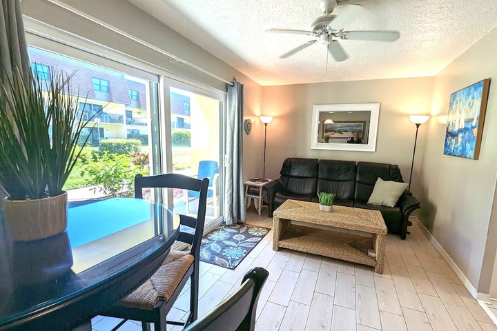 Affordable One Br Main Floor Condo Right On The Beach - King Bed & Heated Pool! - Cape Canaveral, FL