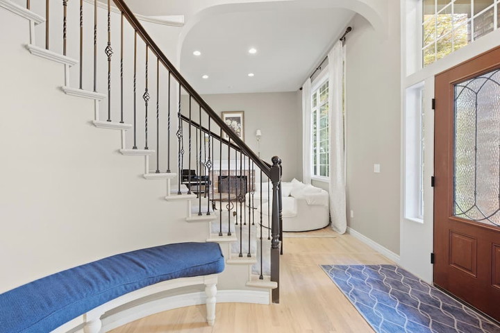 Executive Furnished Rental With Hot Tub And Sports Court. - Wenatchee, WA