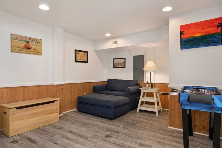 Baltrush Bungalow: Oceanside, Hot Tub, Community Pool & Tennis Court, Short Walk To Beach. - Nags Head, NC