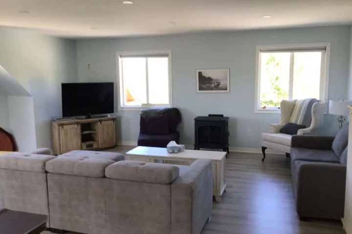 Cozy Carriage House Apartment With Gorgeous Mount Ida Views. - Salmon Arm