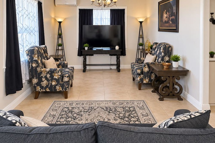 Charming 3-bedroom House In Brownsville With Cool Ac Breeze - Brownsville, TX