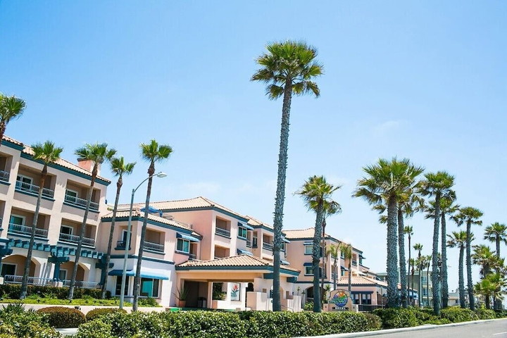 Unwind In Premium Beach-front Resort With Panoramic Ocean Views. 1bd W/ Balcony - Carlsbad, CA