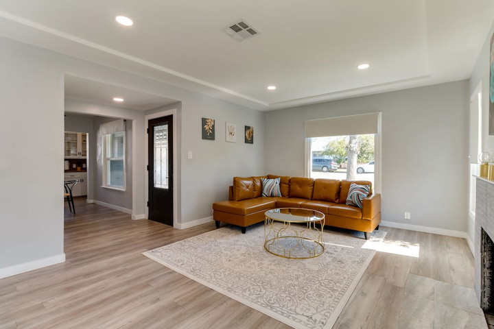 San Fernando Pool Home + Large Private Guest House - San Fernando, CA