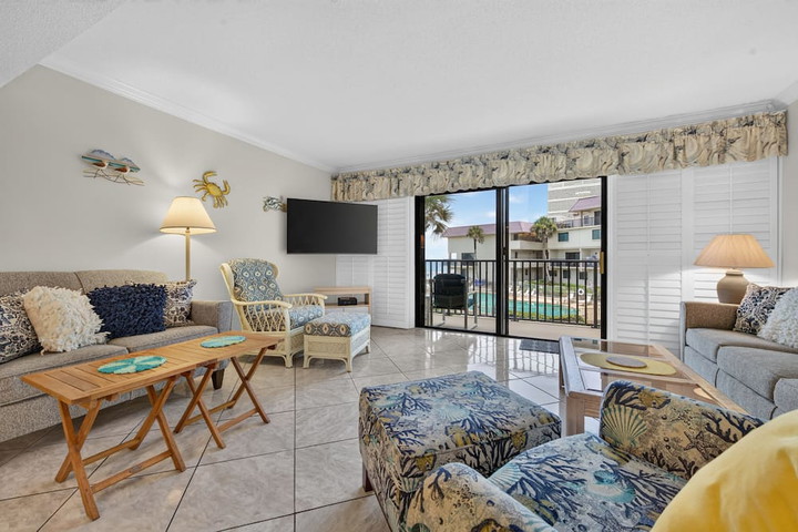 Quaint Oceanfront Condo - Ormond Beach, FL
