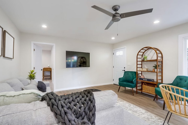 Luxe Three Bedroom Beach House With Private Patio - San Clemente, CA
