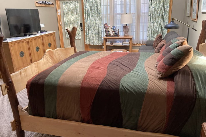 An Artistic Retreat In The Heart Of Downtown Galena - Galena, IL
