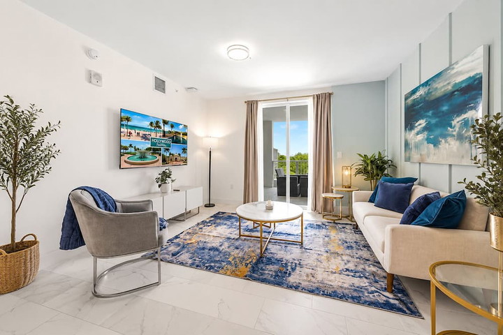 Coastal Oasis  Sleeps 11  Rooftop + Pool  Beach - Hallandale Beach, FL