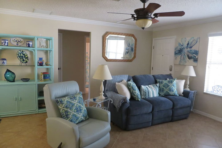 Beautiful 3/2 Designer Home, Pet Friendly, Free Wifi, Golf Cart, Hot Tub - The Villages, FL