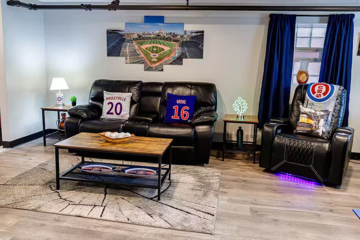 Wrigleyville Oasis  Modern Comfort Steps From Wrigley Field - Chicago, IL