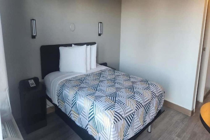 Ada Queen Bed|ri Shower|nsmk - Alamogordo, NM