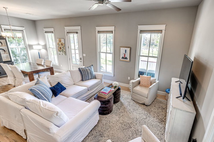 Red Door On Boulevard | Sleeps 8 - Carlton Landing