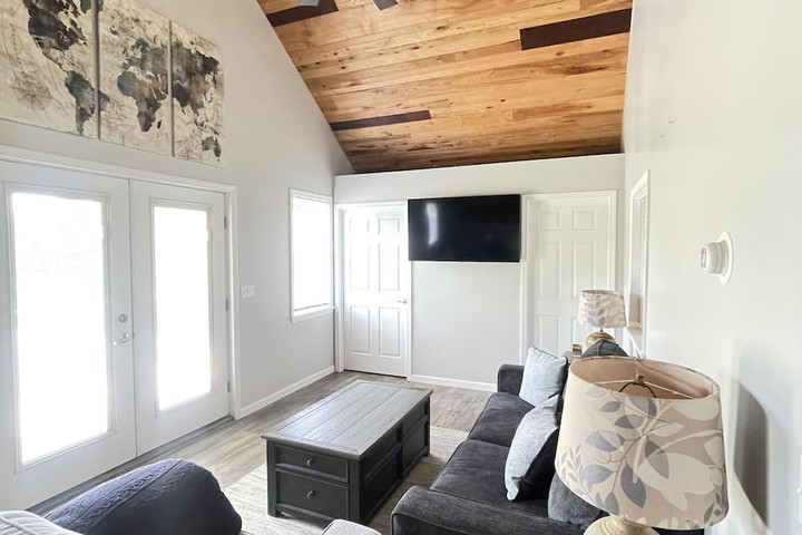 Stay In Our Cozy Maple Syrup Sugarhouse At Butternut Maple Farm - Ohio