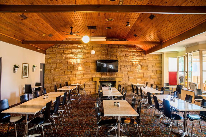 Lilac City Motor Inn Deluxe Queen Room 18 - Goulburn
