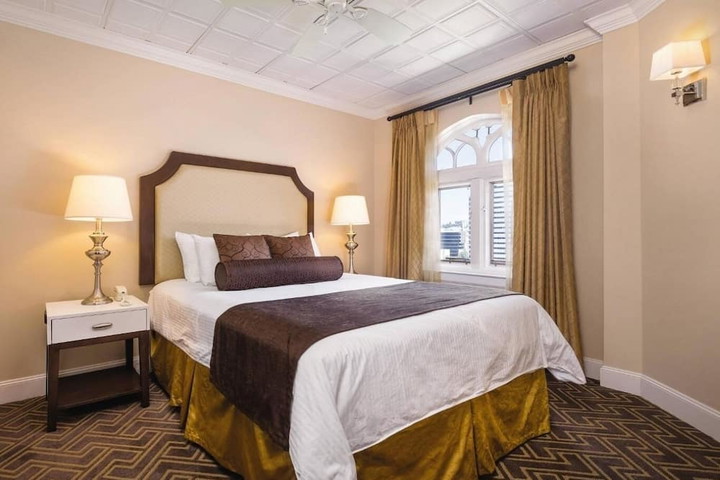 Seattle | Peaceful Courtyard Stay | Gym + Walkable - シアトル
