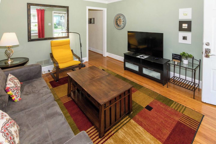 Cozy 2 Bedroom Duplex Apartment Near Uptown Charlotte - Desirable Plaza Midwood - Charlotte