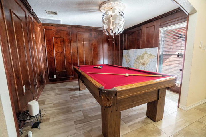 Luxury Stay W/ Pool, Spa & Outdoor Bar - Houston George Bush Airport (IAH)