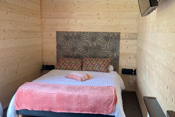 Brand-new, Cocooning Cottage In A Quiet, Wooded Garden 3 Minutes From The Freeway! - Mâcon