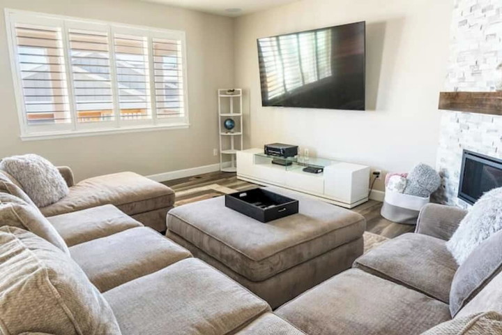 Upgraded Cozy, Spacious Family Friendly Home - Castle Rock, CO