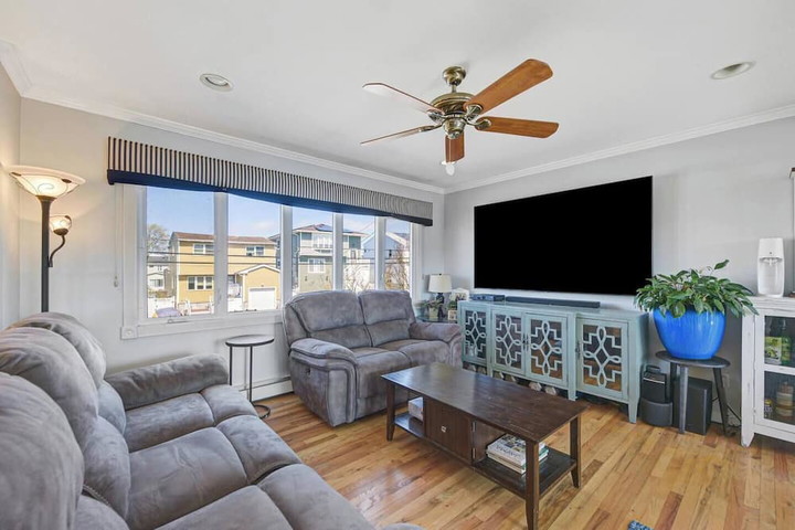 Waterfront Escape In Long Island Ny - Massapequa, NY