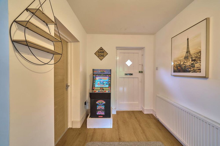 Spacious 4br Family Home | Free Parking | Fast Wifi | Near High Wycombe - Henley-on-Thames