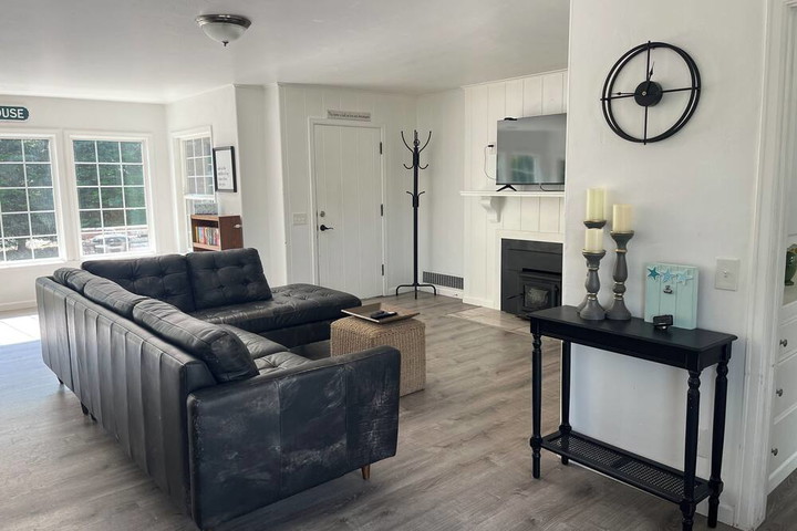 Charming Mill Beach Cottage By The Sea - Brookings, OR
